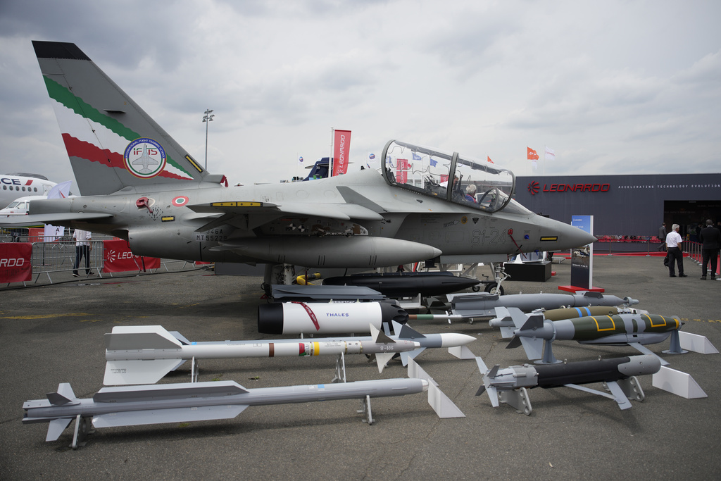 Macron urges Europe to develop its own air defense systems and not rely ...